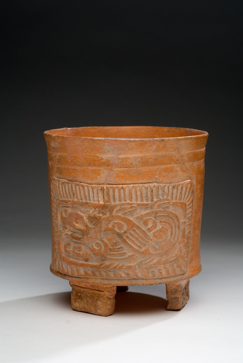 Vaso trípode - 3 Museos