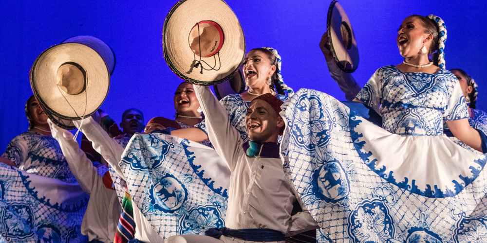 Noches de Algarabía Folklórica - 3 Museos